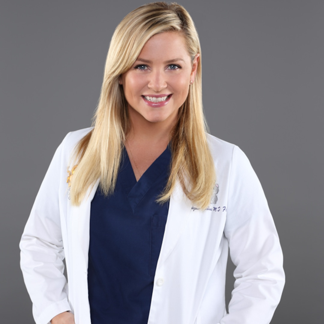 Watch Jessica Capshaw Reunite With The Greys Anatomy Cast